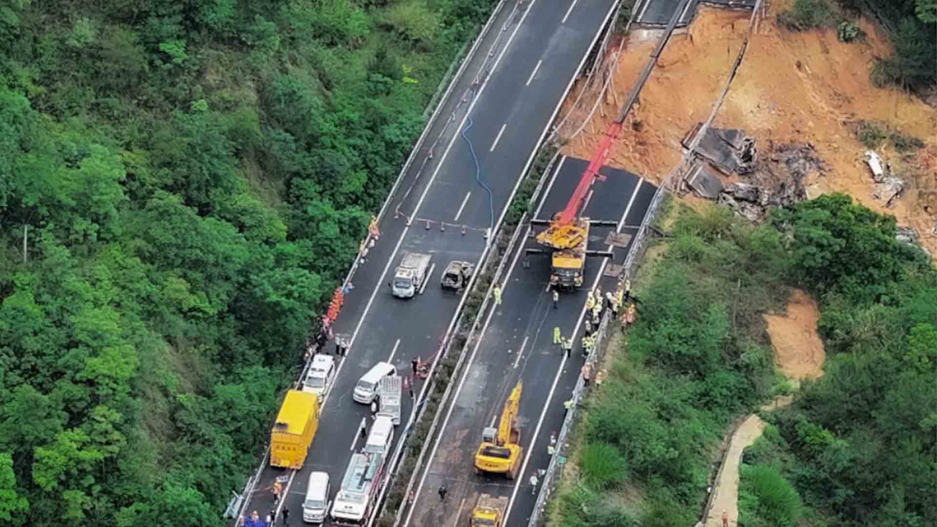 Highway collapse claims 24 lives, injures 30 in China - Khaleej Insider